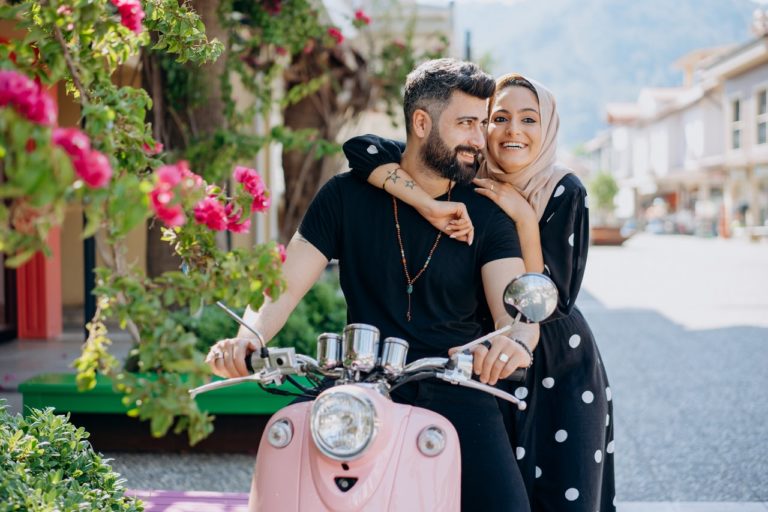 Ten Signs of Faithfulness in A Relationship - Morning Lazziness